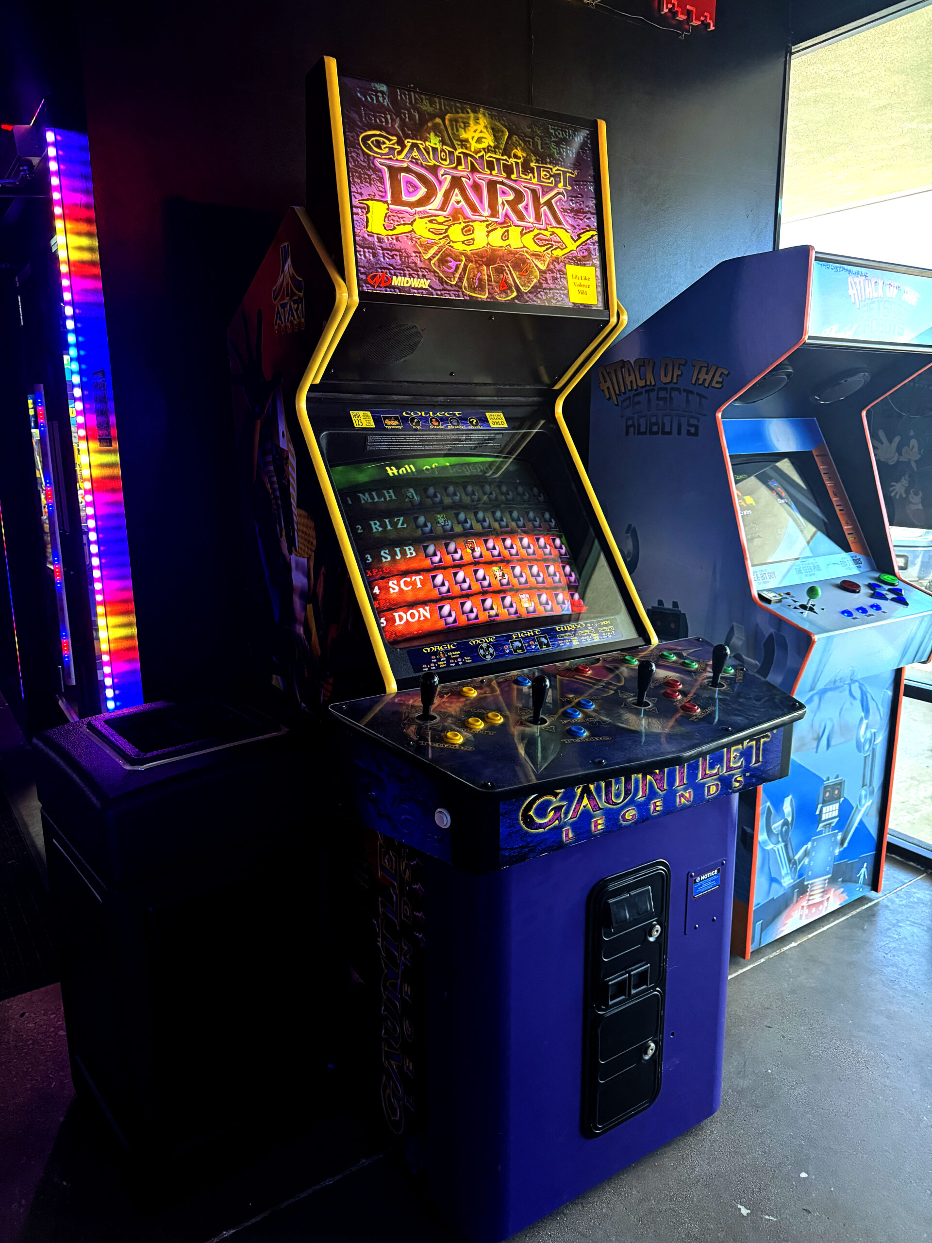 Enter the Dungeon: Play Gauntlet Dark Legacy at Time Rift Arcade - Time Rift Arcade